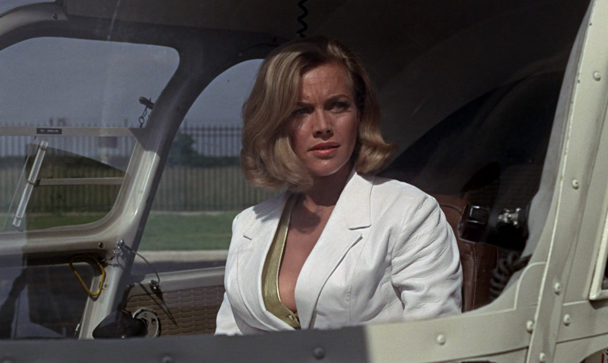 Having fun with the 007 movie Goldfinger (1964) – Metallicman